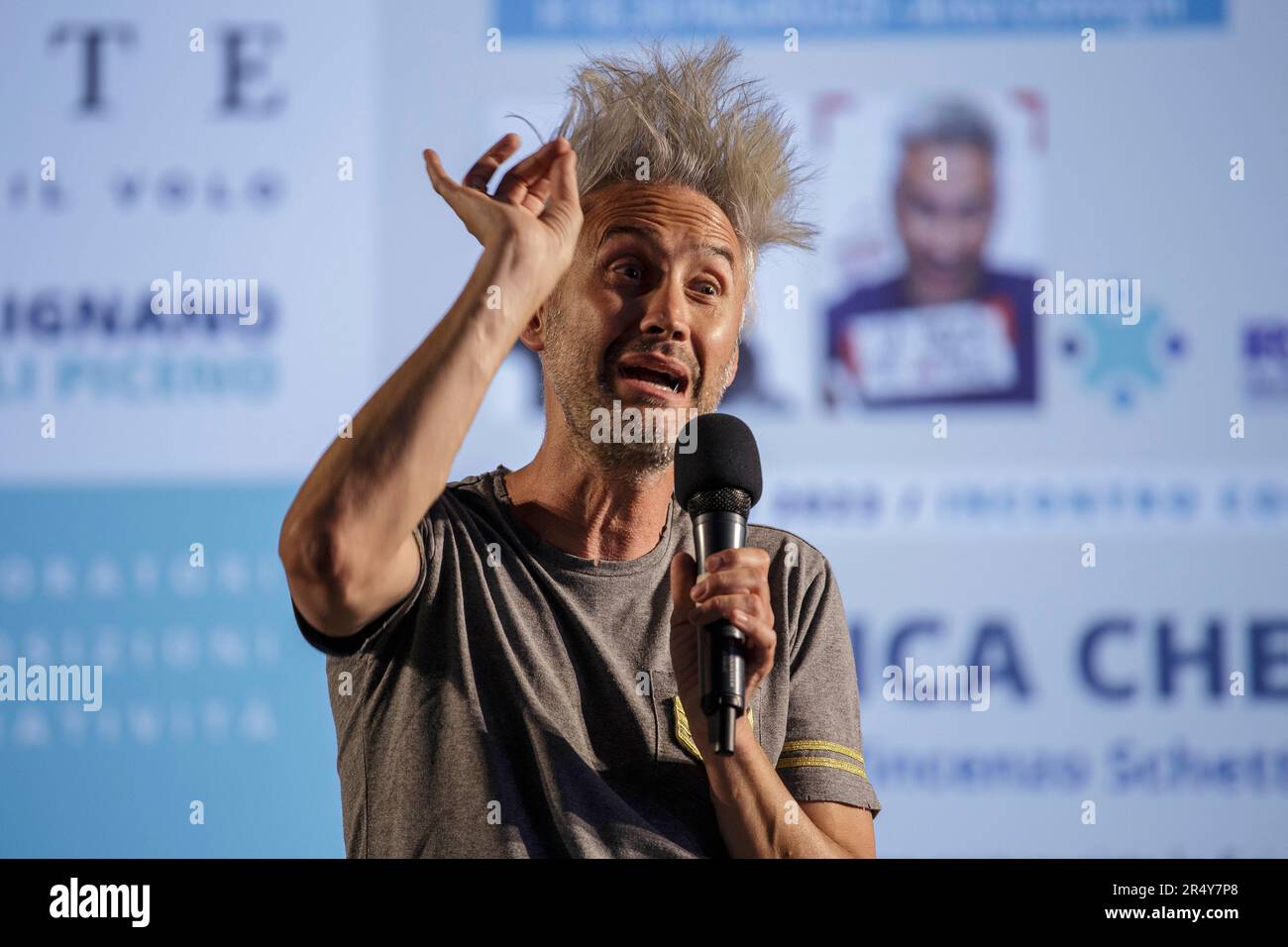 Il prof. Vincenzo Schettini, autore de "La fisica che ci piace", noto ...