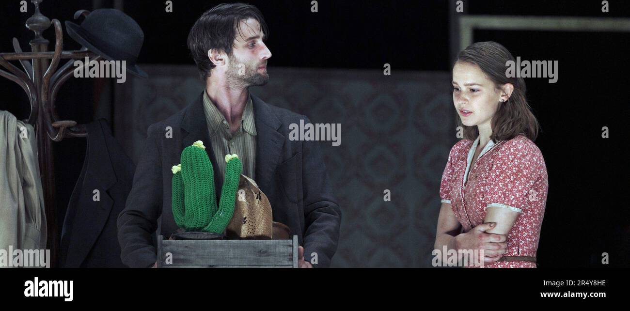 LOVE GETS A ROOM, (aka EL AMOR EN SU LUGAR), from left: Mark Ryder, Clara Rugaard, Jack Roth ...