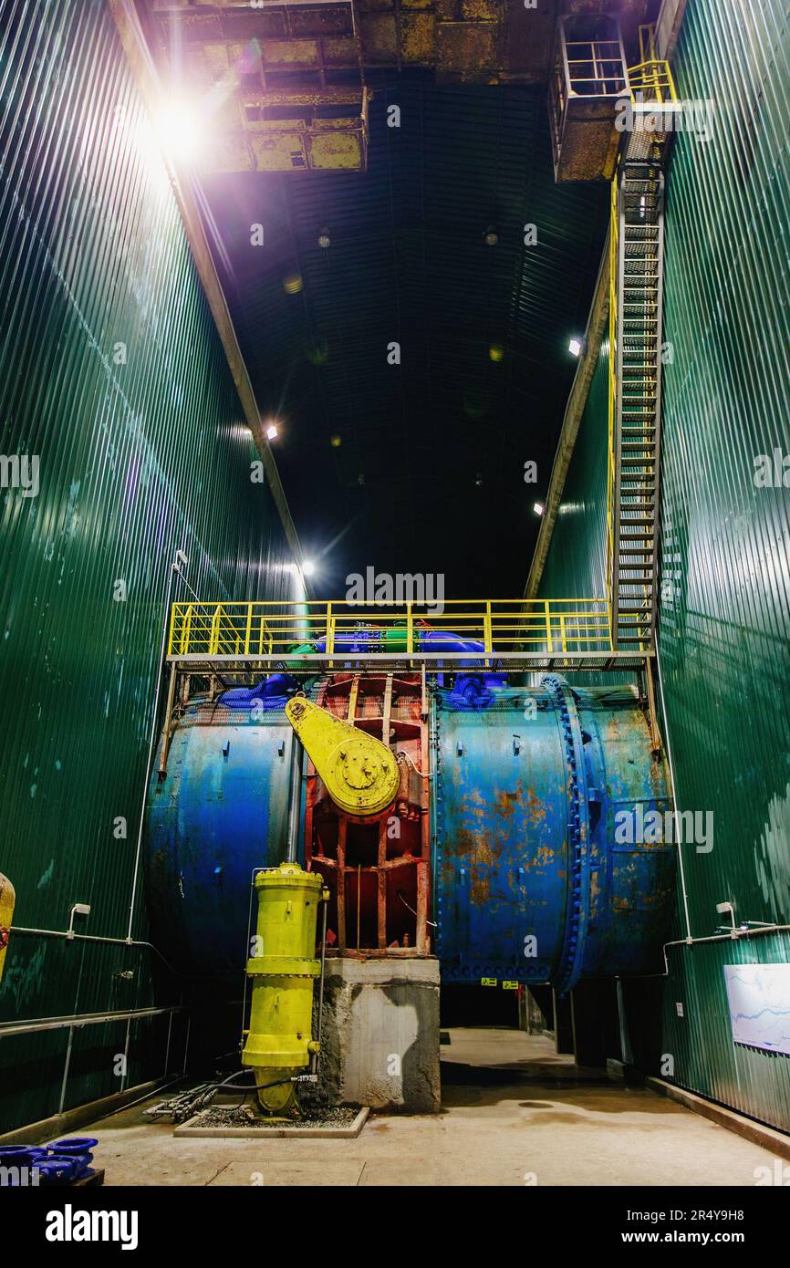 Green sluice water regulation hi-res stock photography and images - Alamy