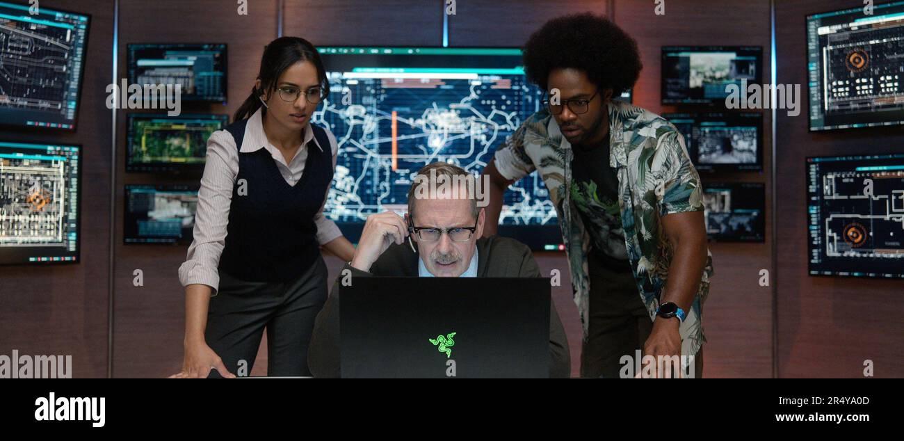 FUBAR, from left: Aparna Brielle, Scott Thompson, Milan Carter, Urine ...