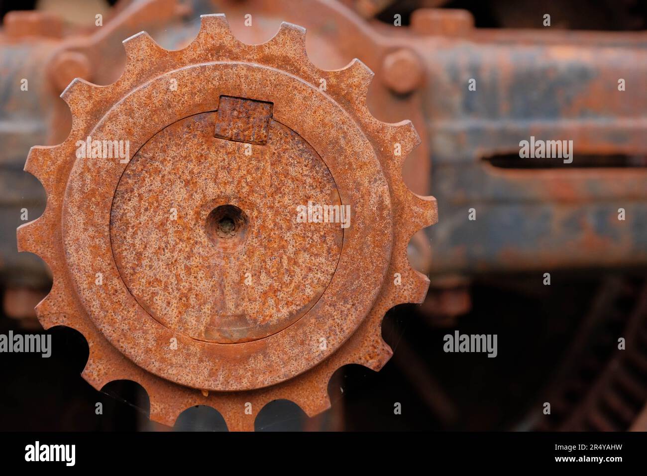 Rusted metal cog as part of vintage machinery Stock Photo - Alamy