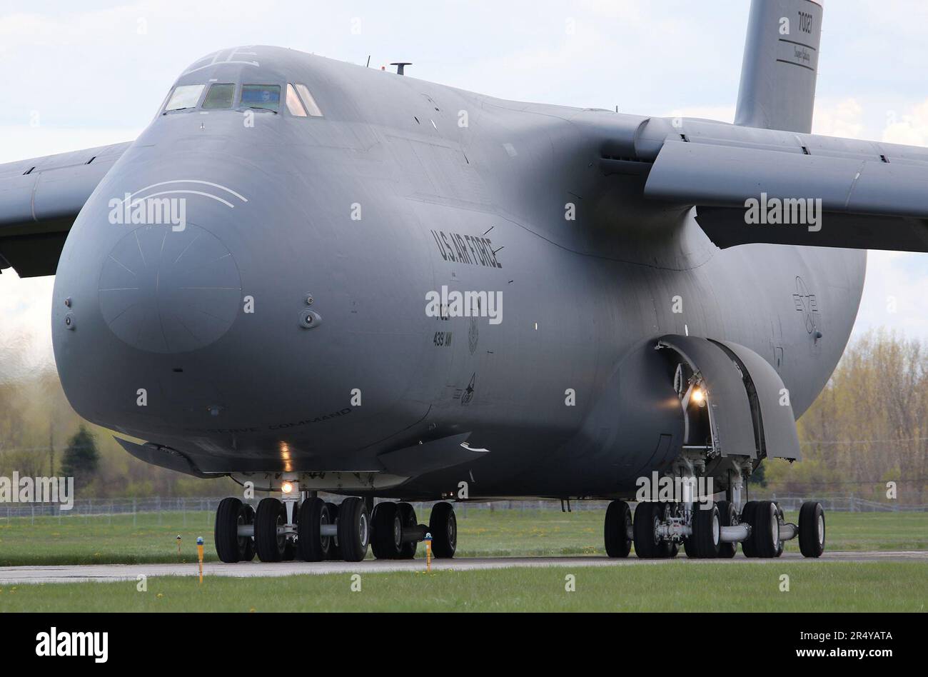 A C-5M Super Galaxy heavy lift transport from the 337th Airlift ...