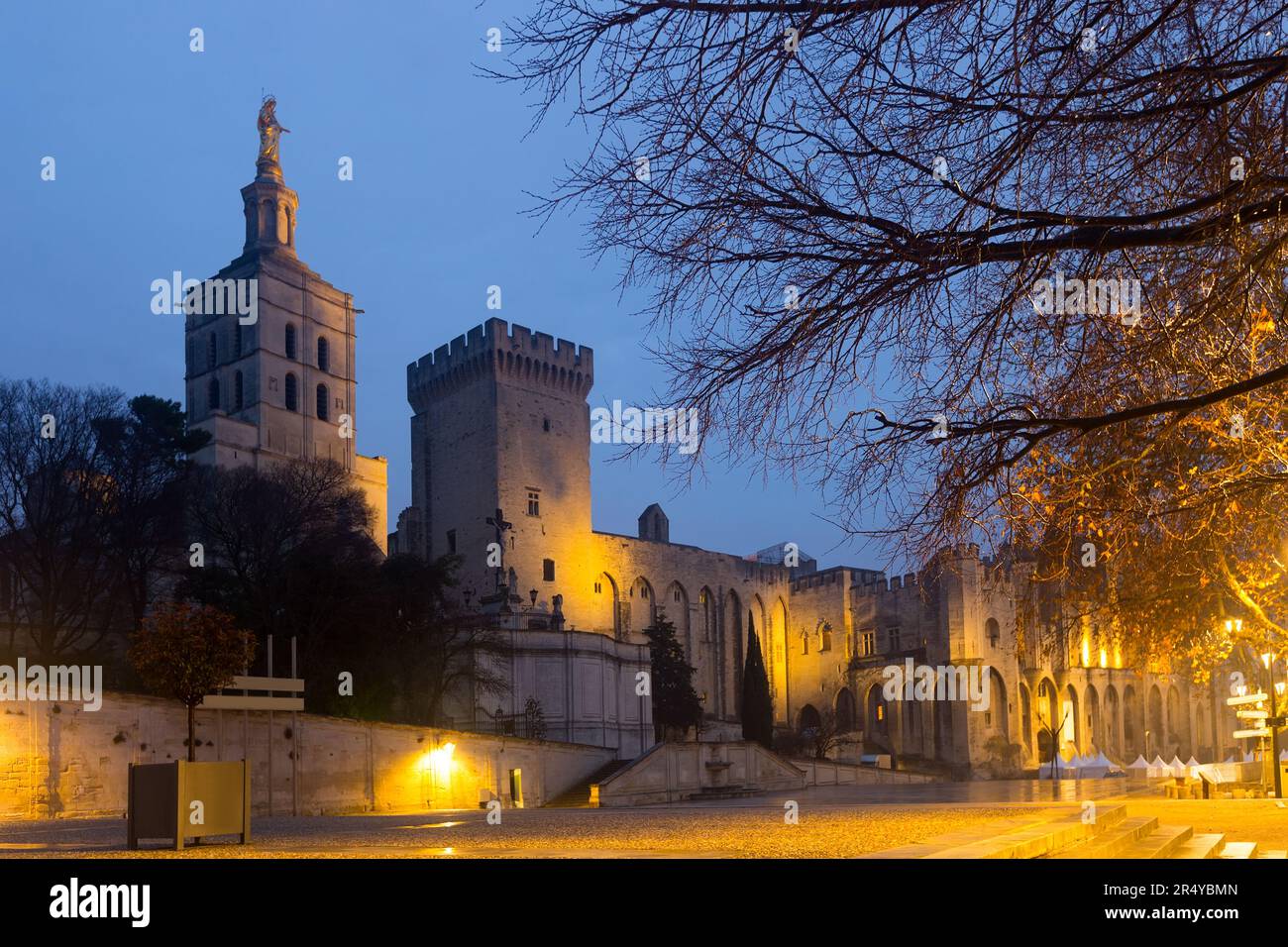 Avignon palace winter hi-res stock photography and images - Alamy