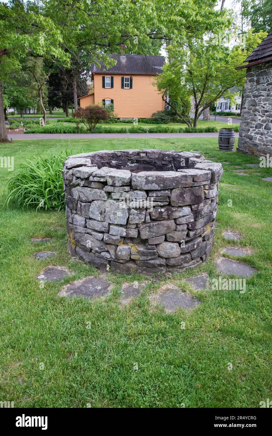 An old well Stock Photo - Alamy