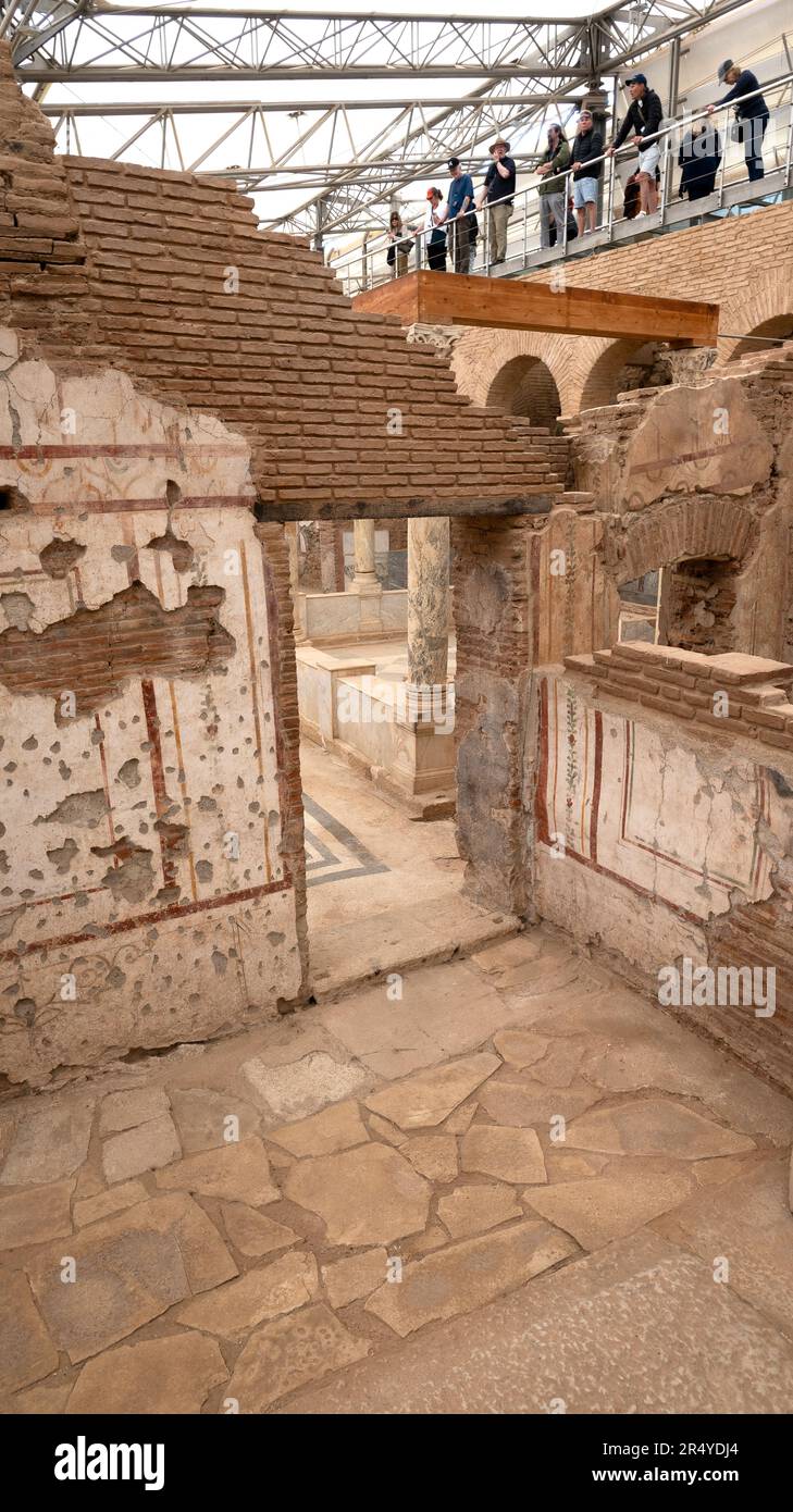 Roman dwelling units hi-res stock photography and images - Alamy
