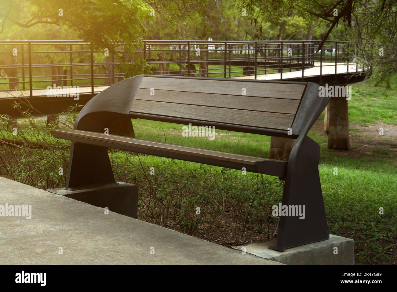 Bench near trees hi-res stock photography and images - Alamy