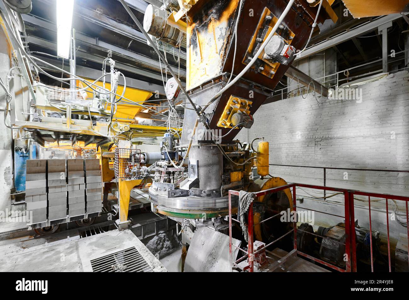 Silica production hi-res stock photography and images - Alamy
