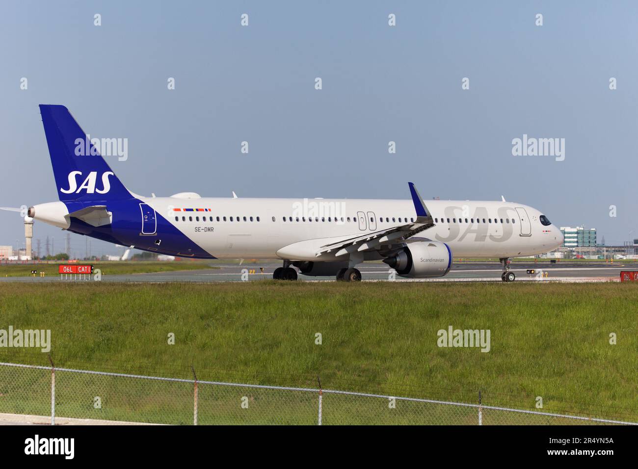 SAS Airlines Airbus 321 Neo, SE-DMR, Taxiing on Runway 06L Pearson ...