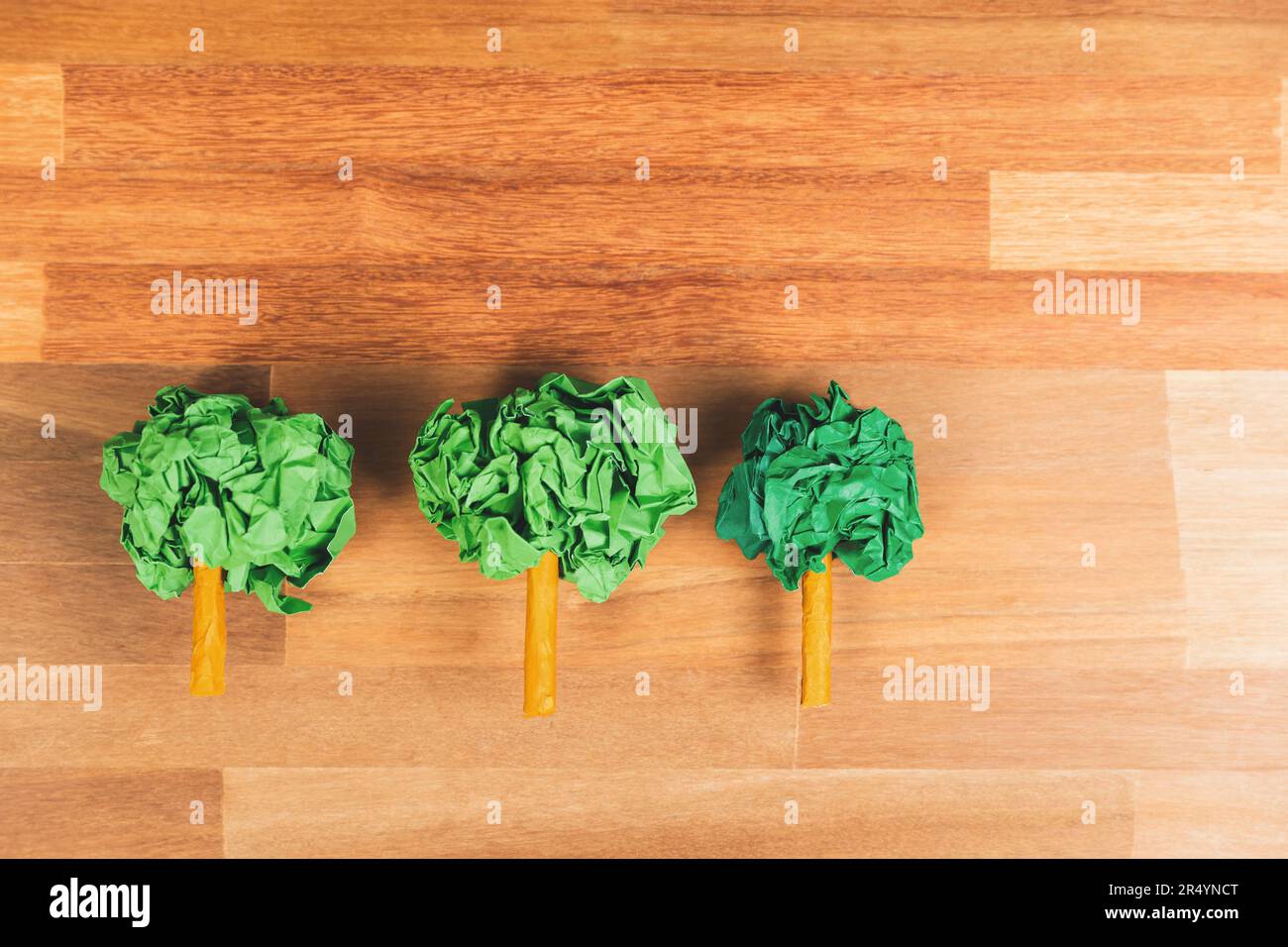 Paper tree hi-res stock photography and images - Alamy