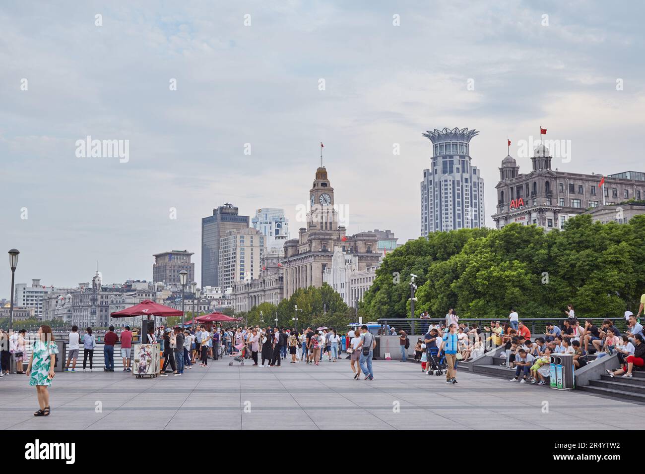 The Bund, Shanghai's waterfront district along the Huangpu River, known ...