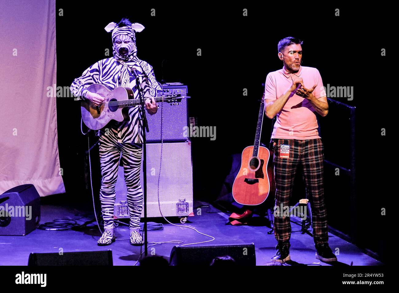 Sign language interpreter uk hi-res stock photography and images - Alamy