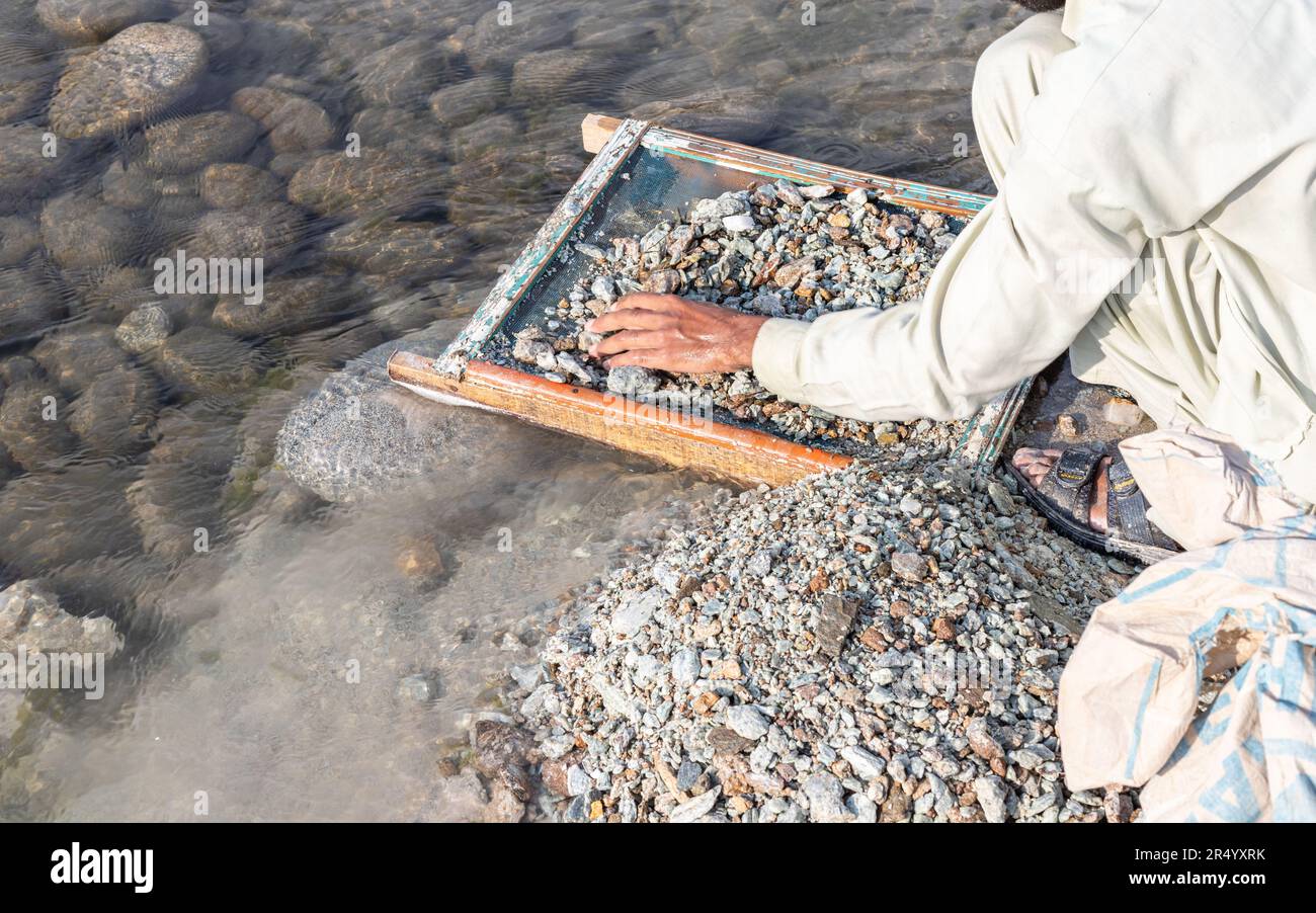 Washing gem gravel hi-res stock photography and images - Alamy
