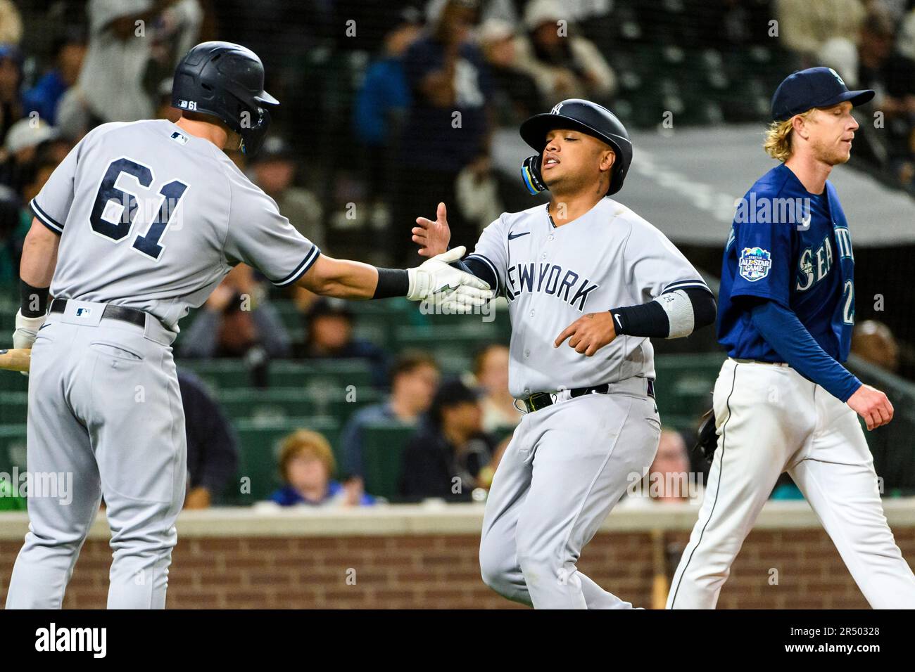 New York Yankees' Willie Calhoun, center, celebrates with Jake Bauers ...
