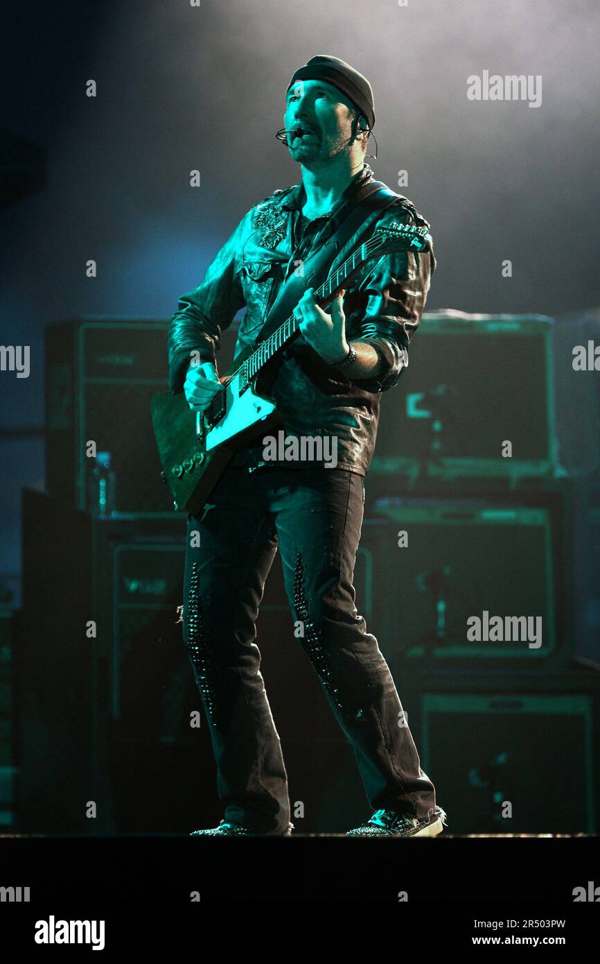 Showbiz degree hi-res stock photography and images - Alamy