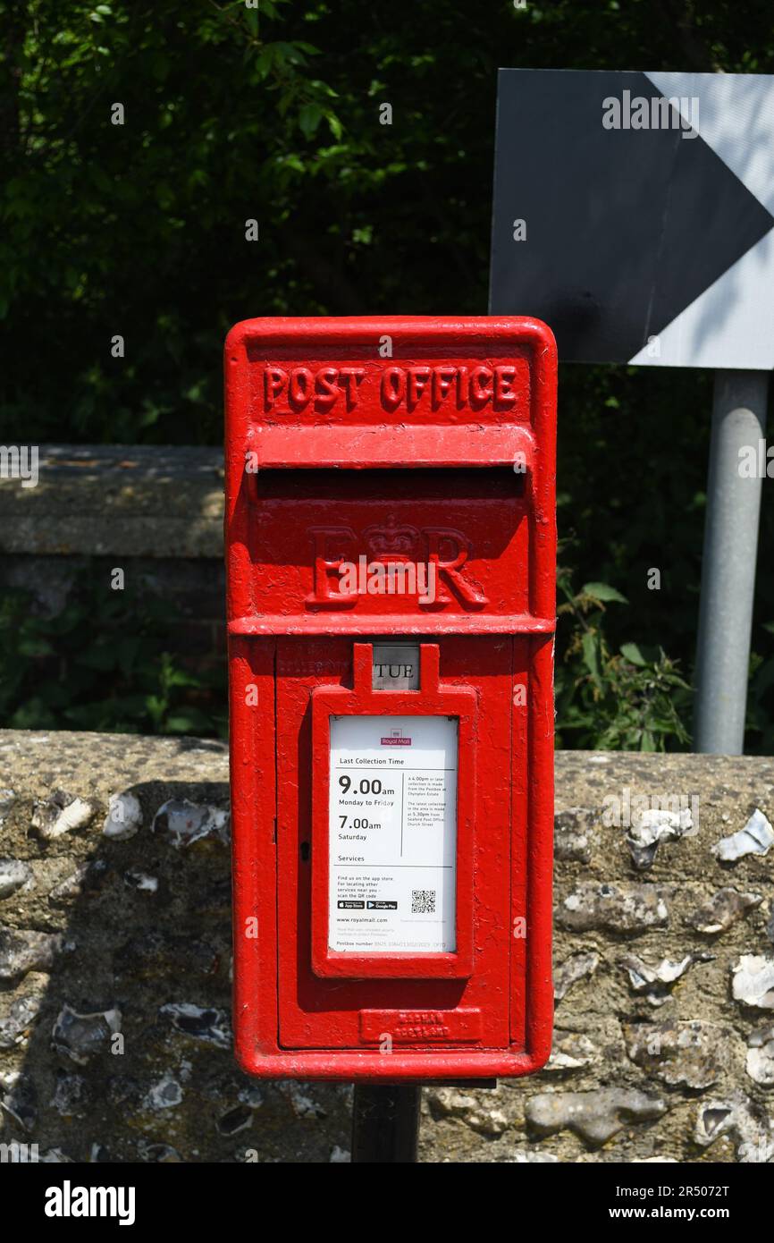 Royal mail box, Queen Elizabeth Stock Photo - Alamy