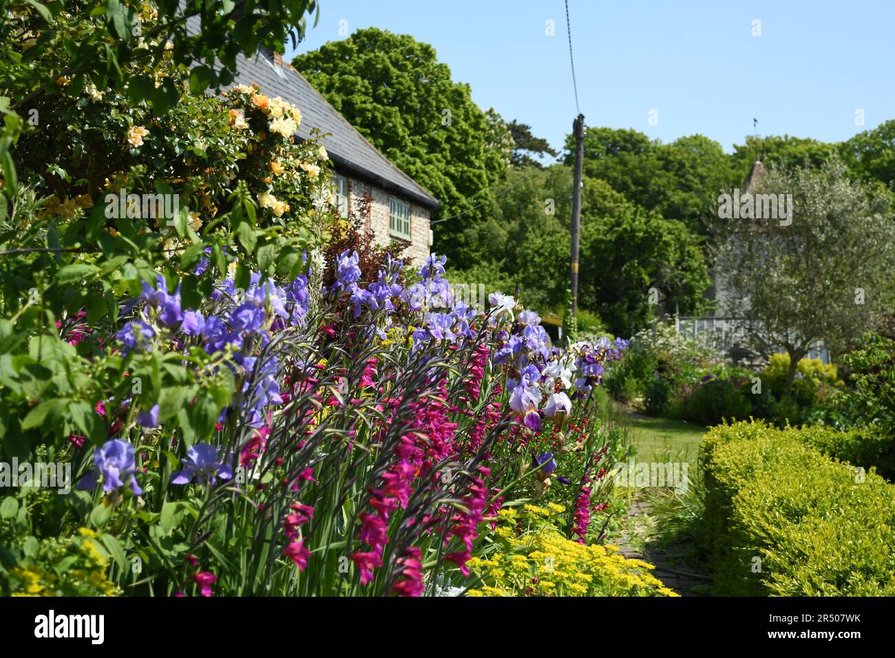 East Dean cottage and garden Stock Photo - Alamy