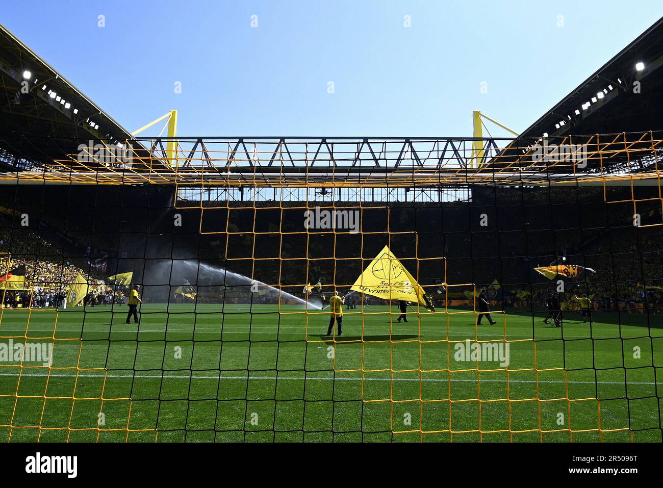 Bundesliga, Signal Iduna Park Dortmund: Borussia Dortmund vs FSV Mainz ...