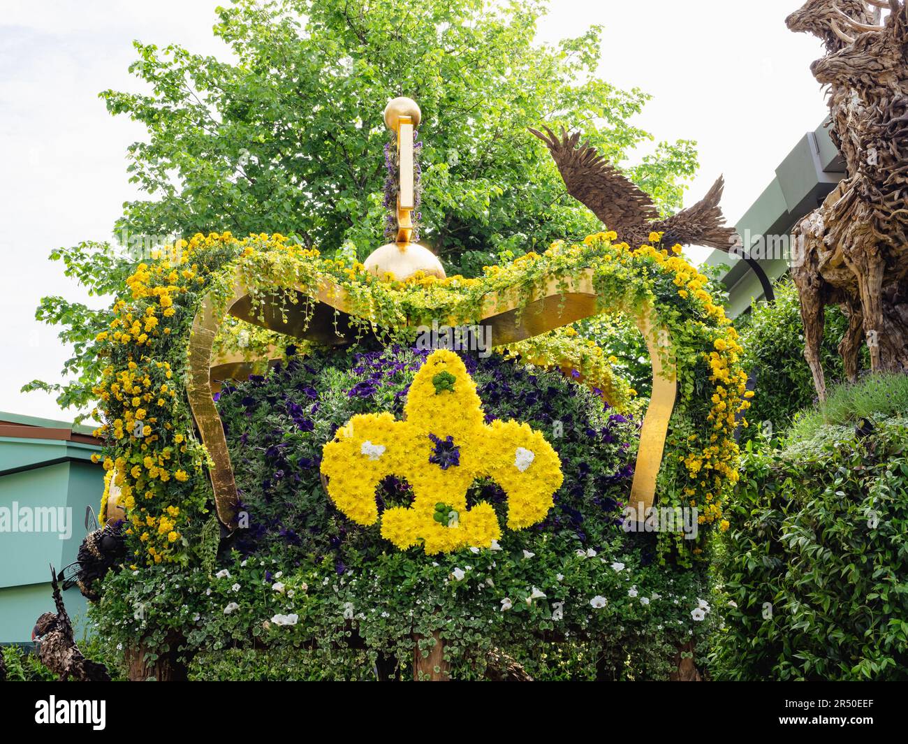 Floral Crown at Chelsea Flower Show 23 Stock Photo - Alamy