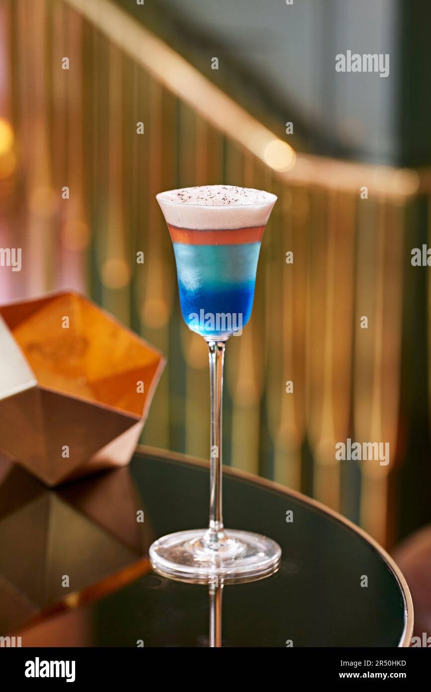 Foamy cocktail hi-res stock photography and images - Alamy