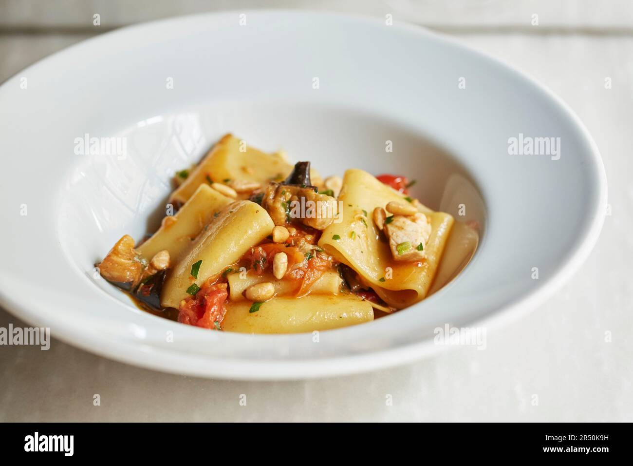 Paccheri pasta hi-res stock photography and images - Alamy