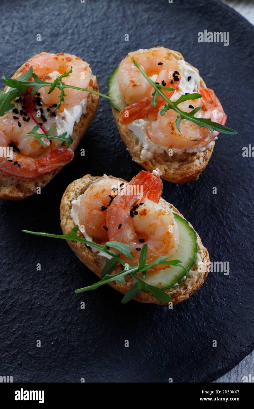 Toast with prawns Stock Photo - Alamy