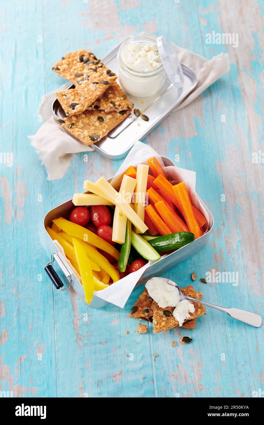 Vegetable snack box 'To Go' with pumpkin crispbread Stock Photo - Alamy