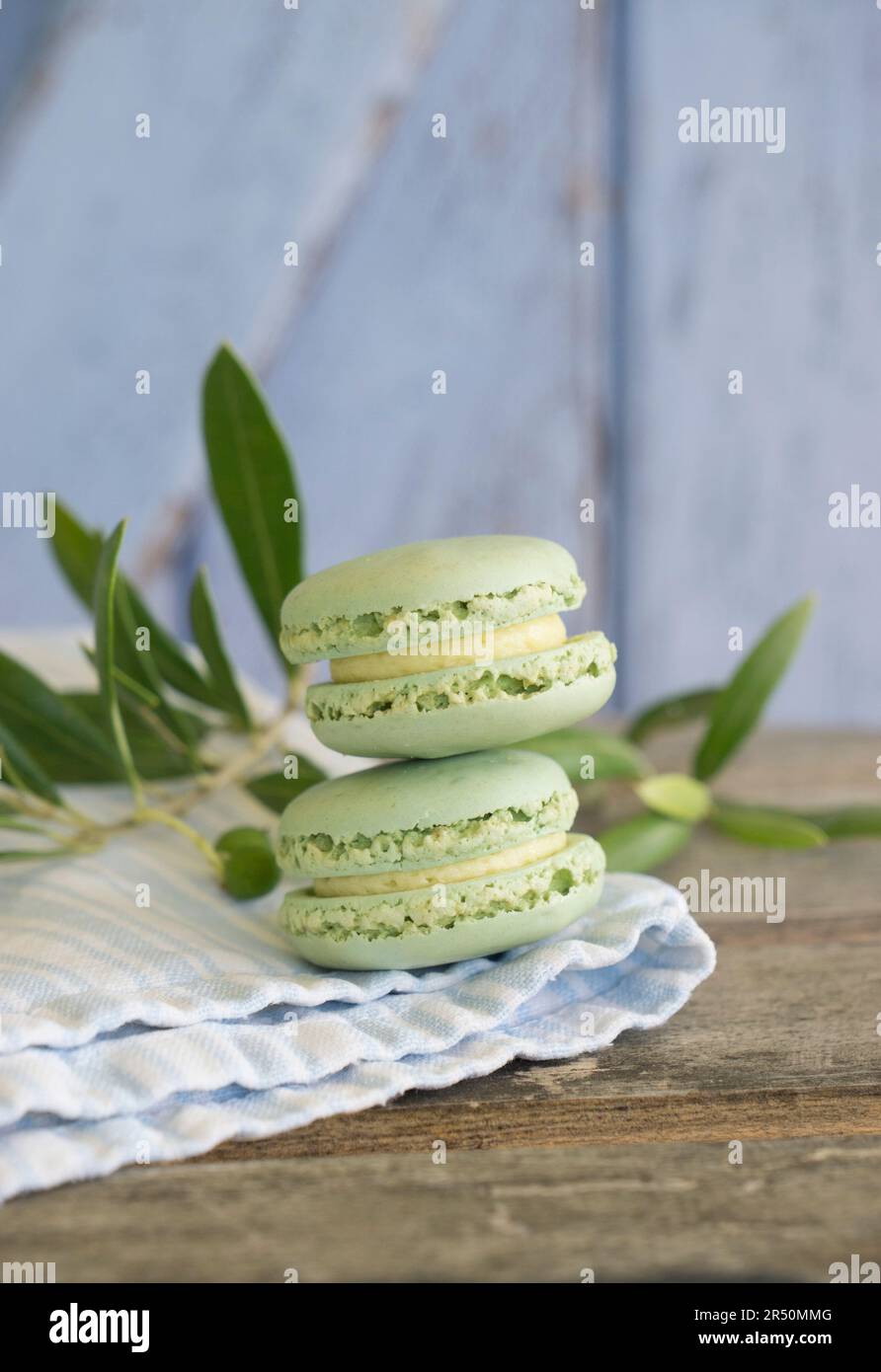 Matcha macarons hi-res stock photography and images - Alamy