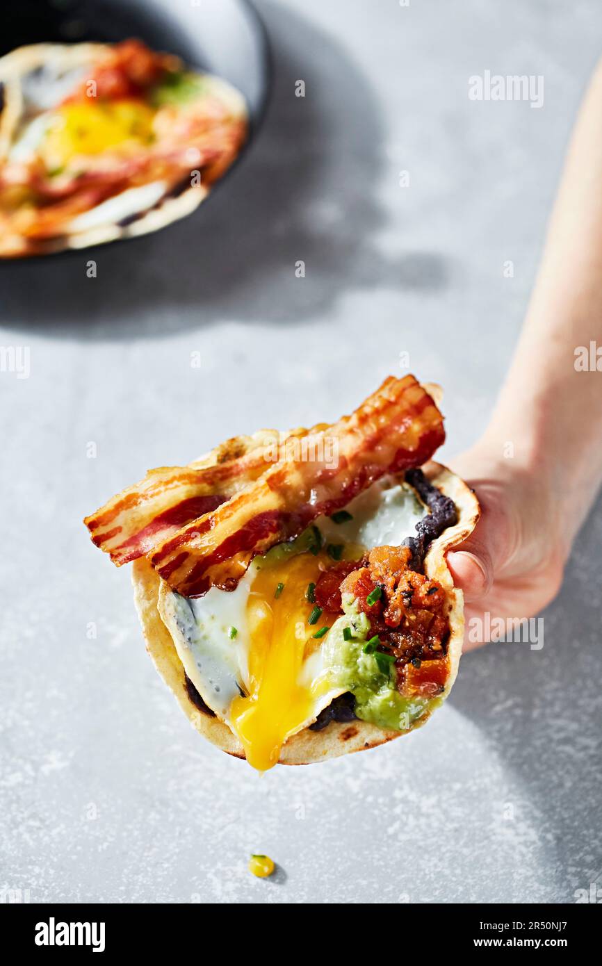 Soft taco shells hi-res stock photography and images - Alamy