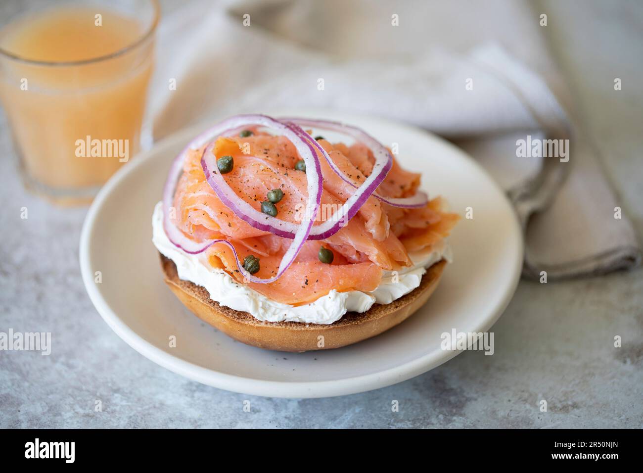 Bagel with cream cheese, lox, capers and onion Stock Photo - Alamy
