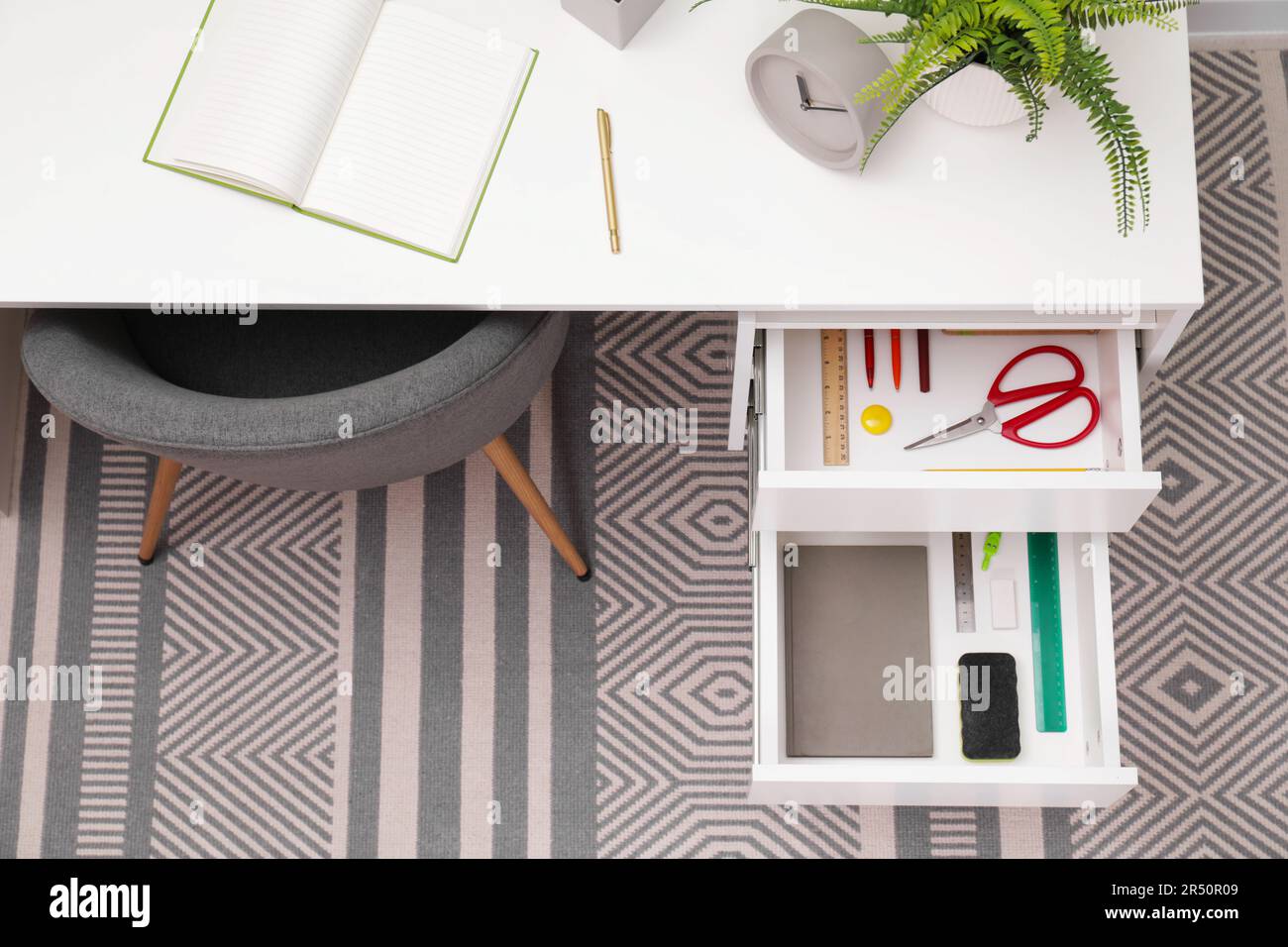 Open drawer sketch hi-res stock photography and images - Alamy