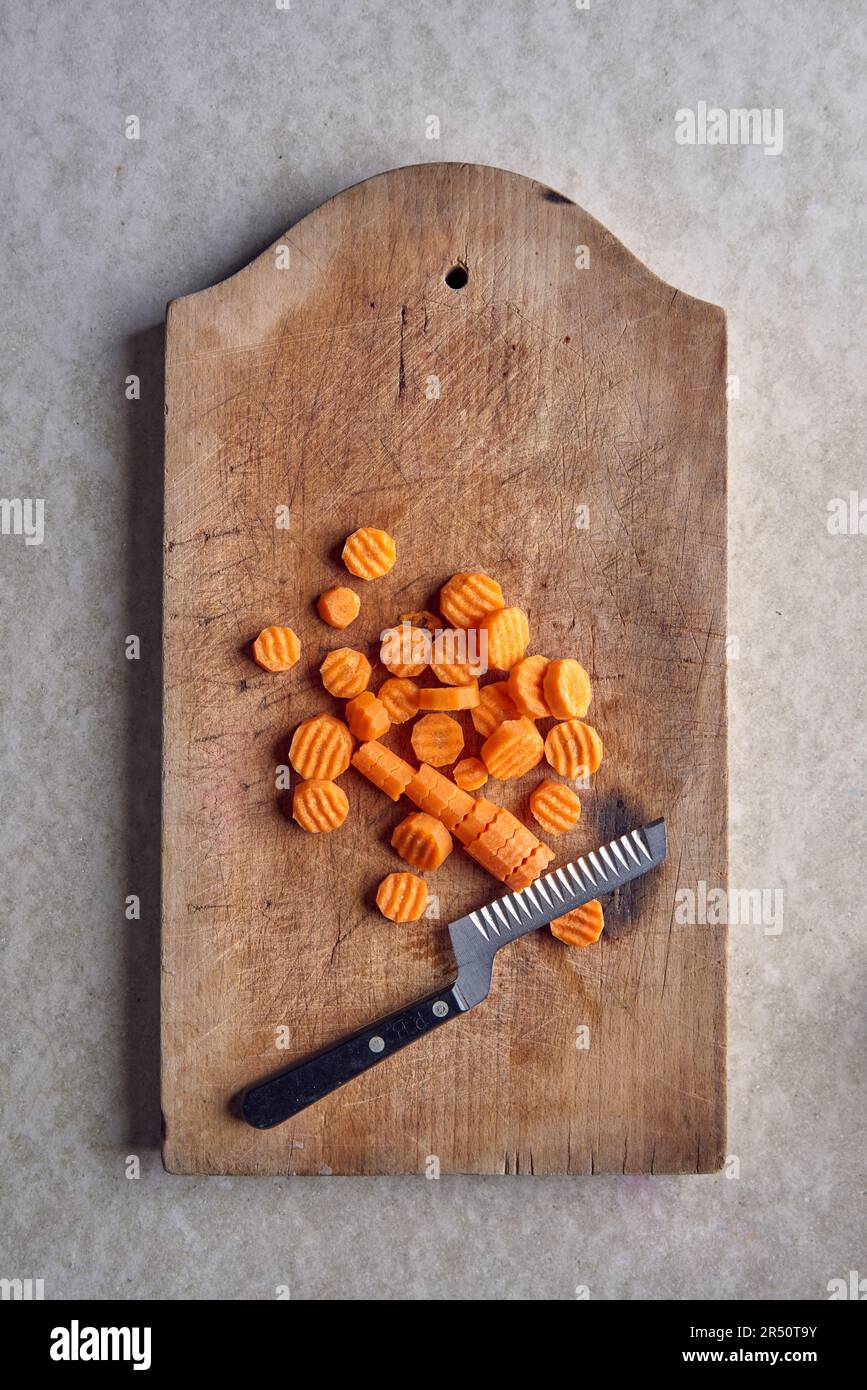 Crinkle cut knives hi-res stock photography and images - Alamy