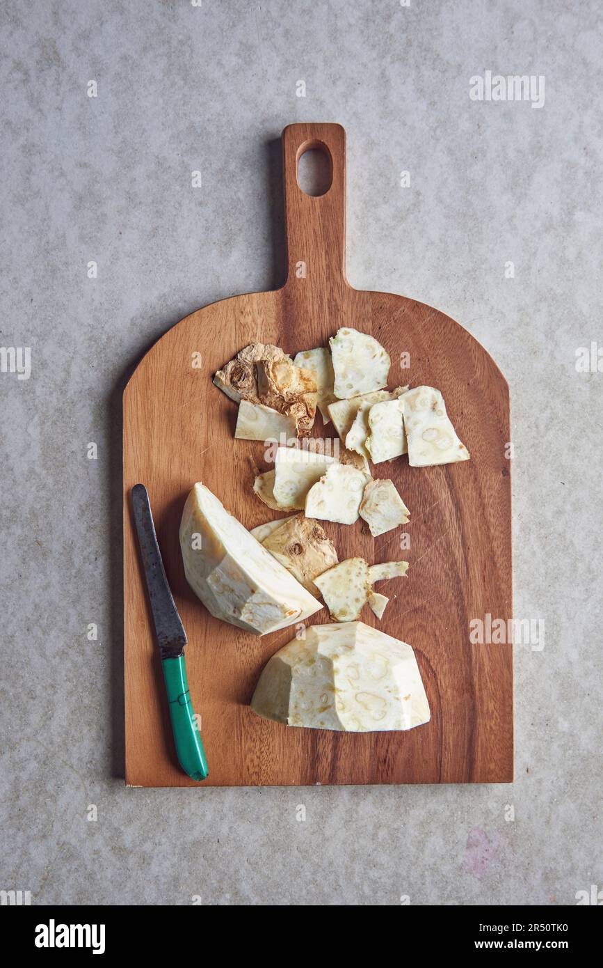 Chop coarsely hi-res stock photography and images - Alamy