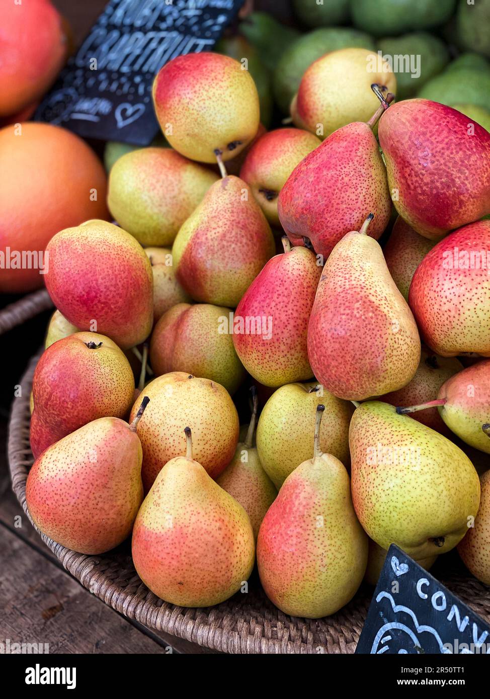 Pears for sale at the farmers' market in Cape Town, South Africa Stock ...