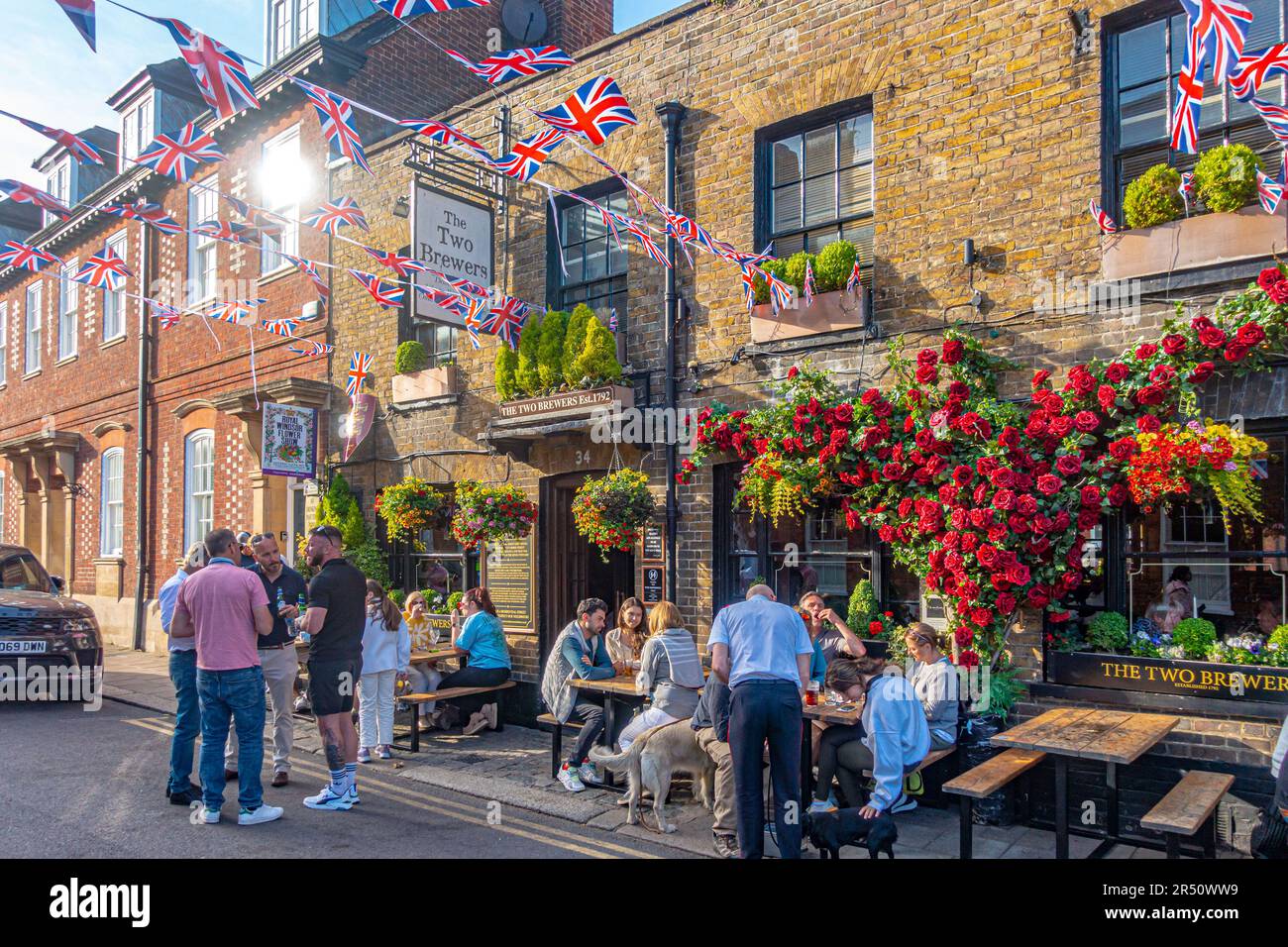 Two brewers hi-res stock photography and images - Alamy