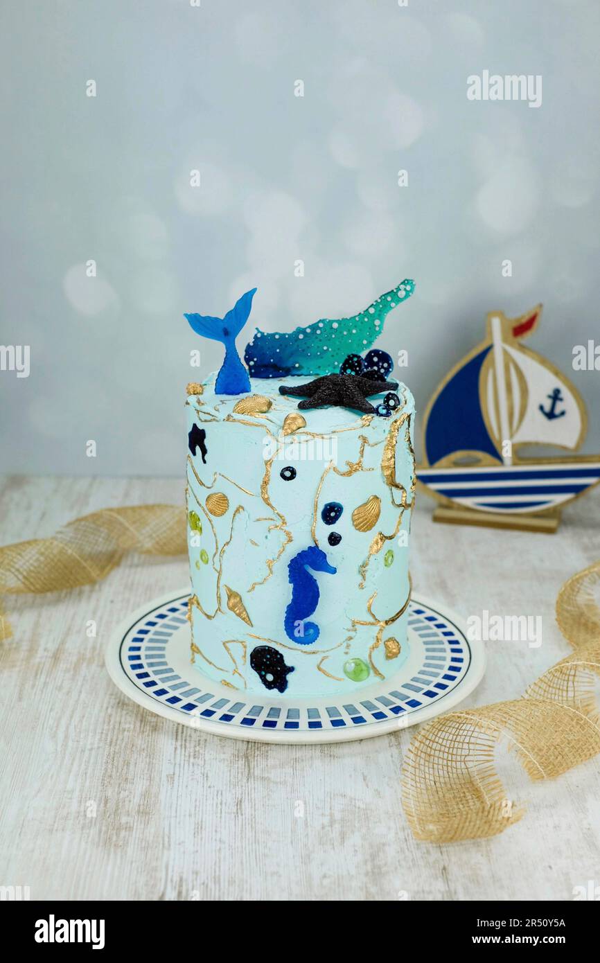 Maritime mini buttercream cake Stock Photo - Alamy