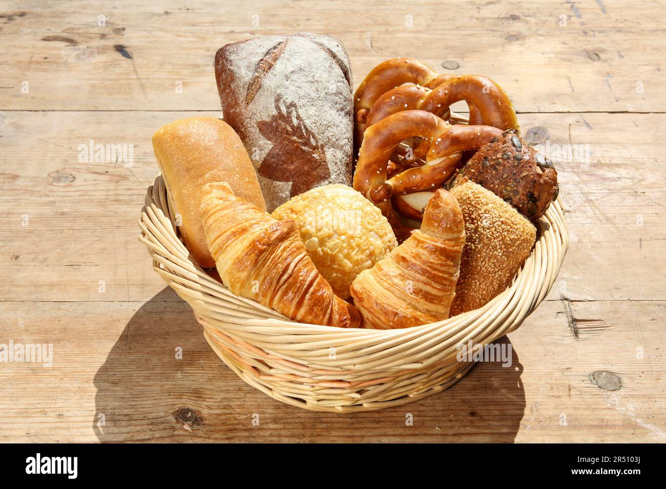Different types bread in basket hi-res stock photography and images - Alamy