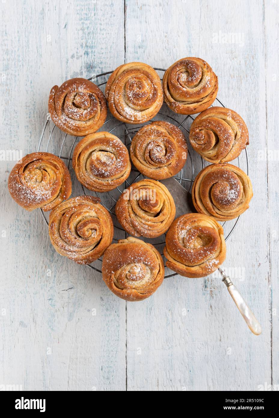 Vegan cruffins (croissant-muffin hybrid) with cinnamon and saffron ...
