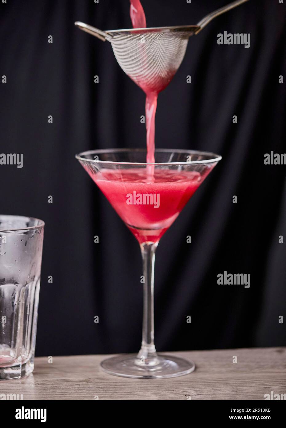 Cocktail sieve hi-res stock photography and images - Alamy