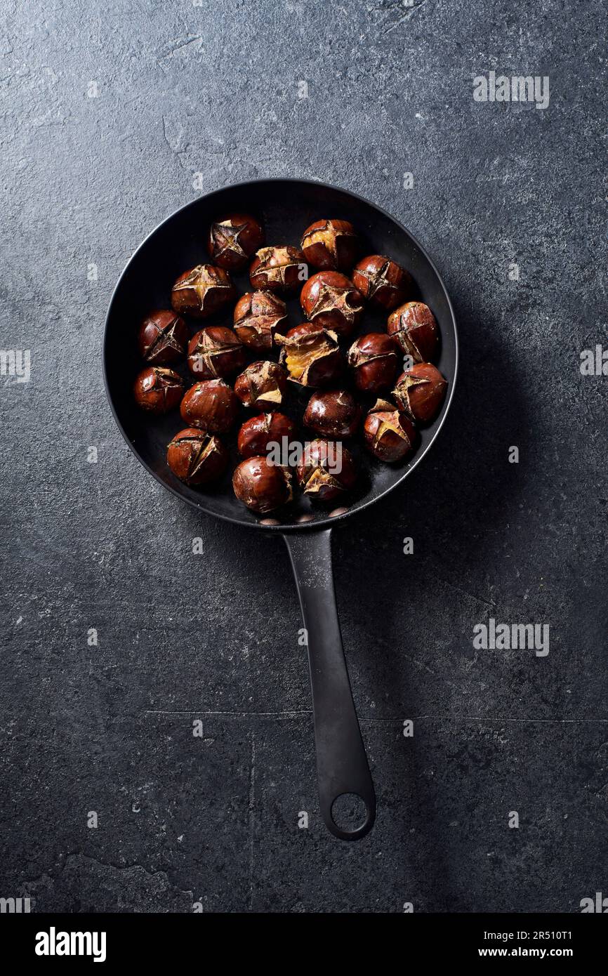 Toasted chestnuts hi-res stock photography and images - Alamy