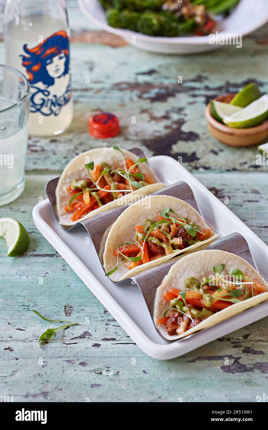 Mexican taco stands hi-res stock photography and images - Alamy