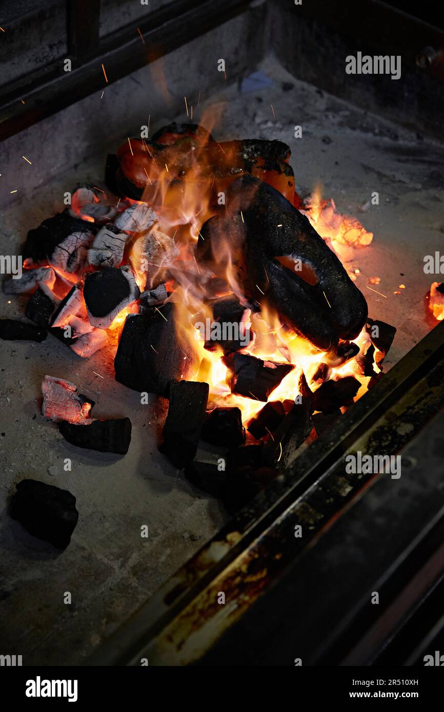 Charcoal fires hi-res stock photography and images - Alamy