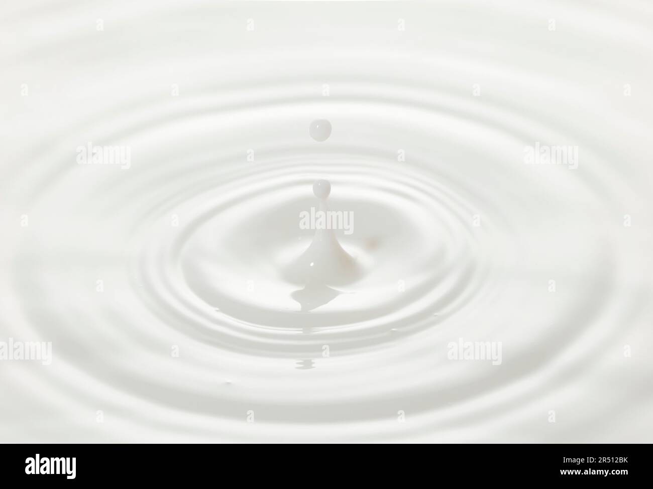 Splash of milk Stock Photo - Alamy