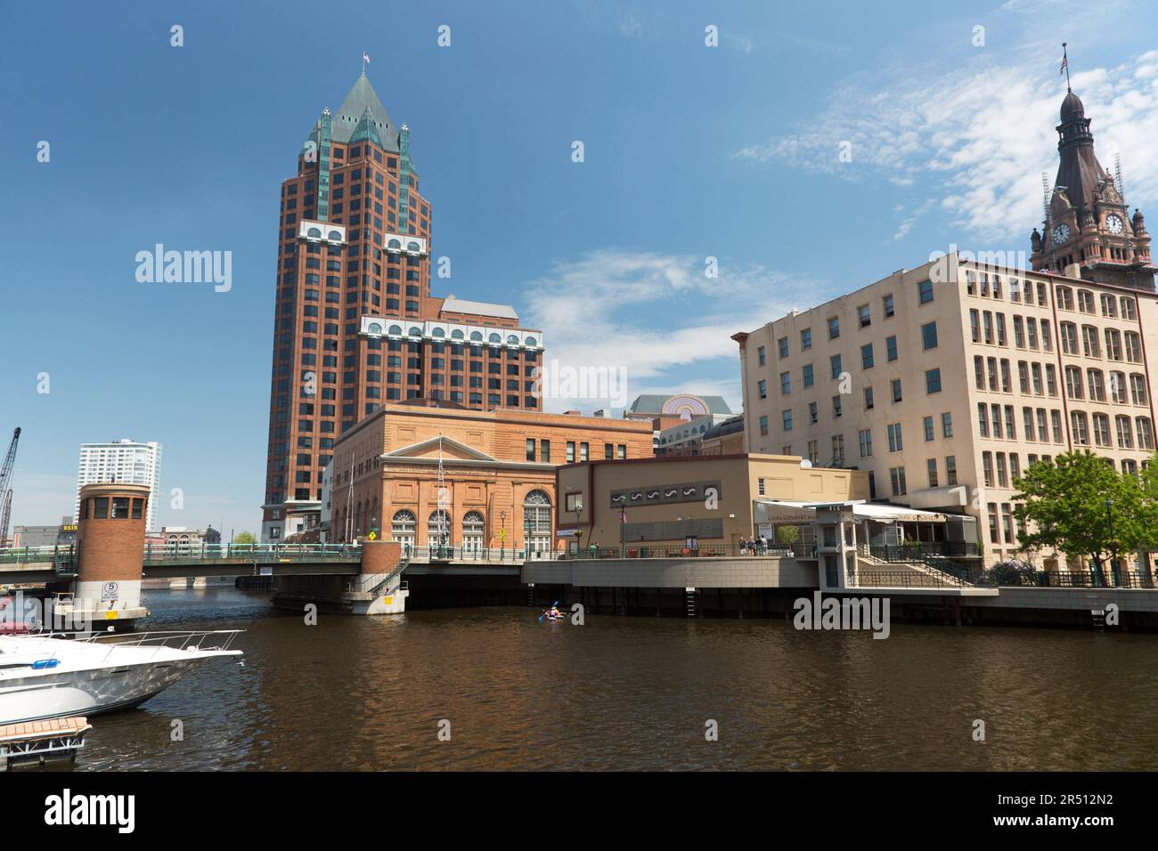 USA, Milwaukee, the riverside walkway along the Milwaukee river with ...