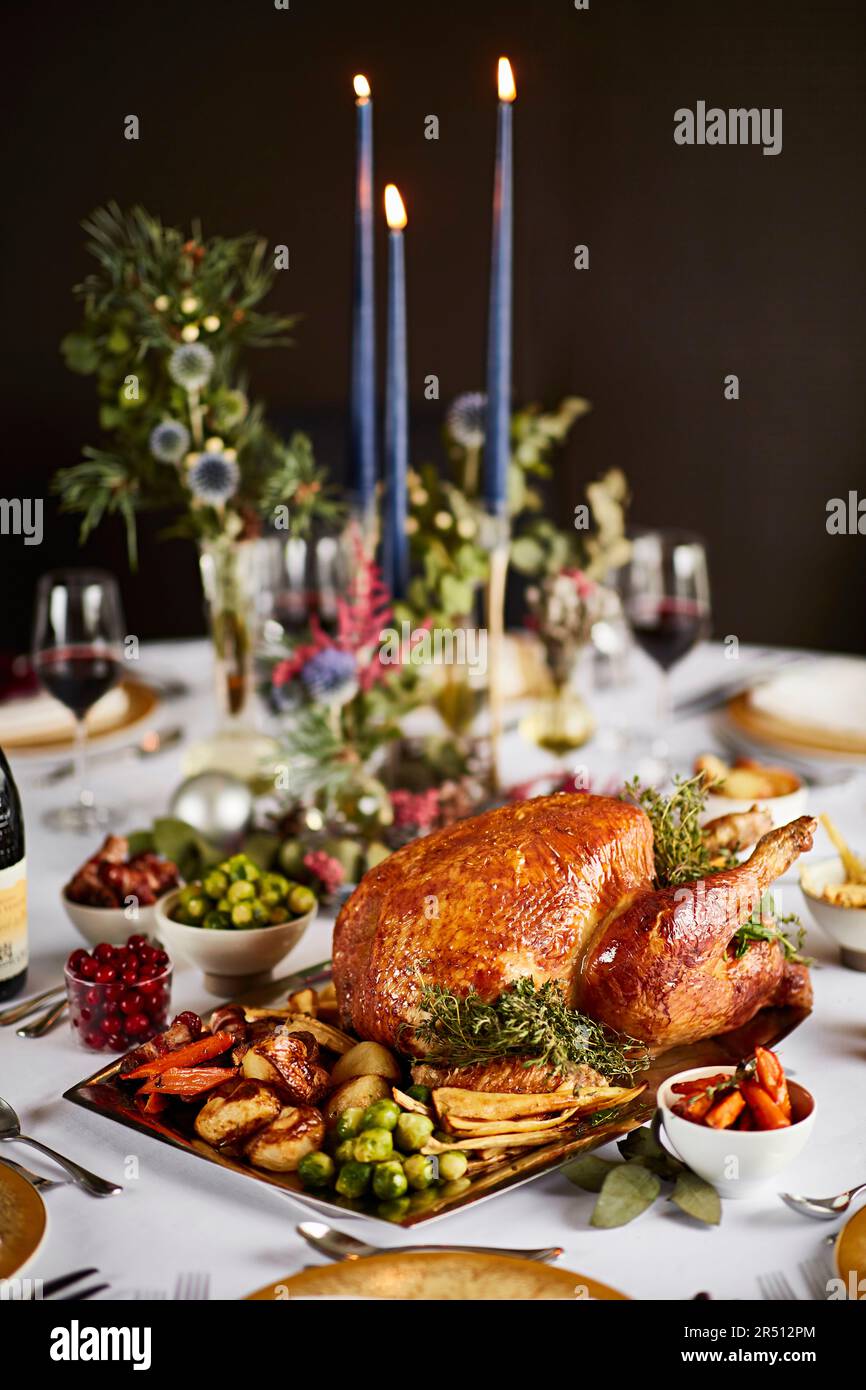 Table laid out christmas dinner hi-res stock photography and images - Alamy