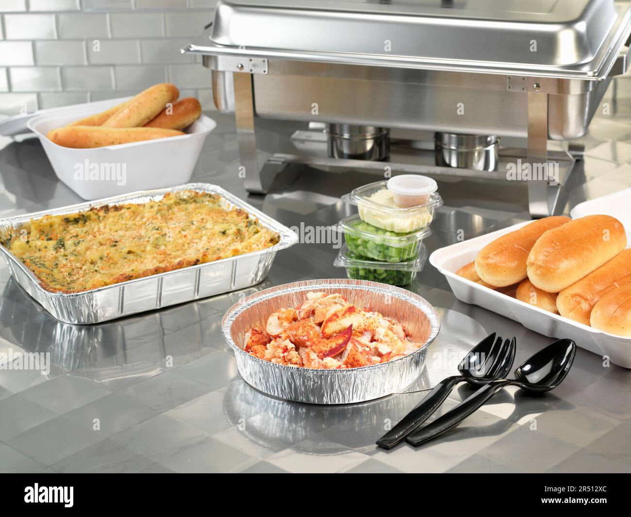 Foil dishes hi-res stock photography and images - Alamy