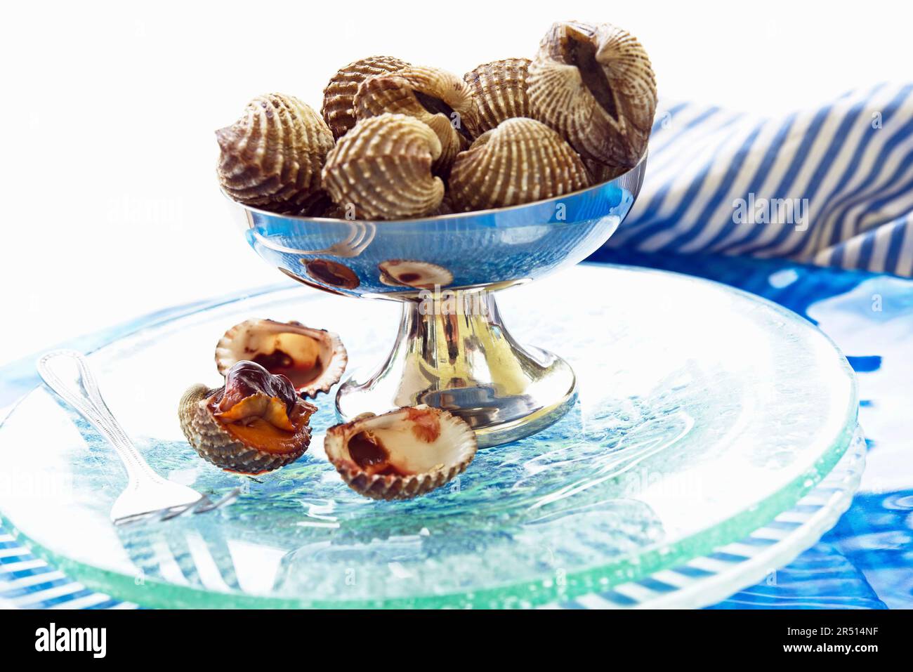 Mussels in a silver shell Stock Photo - Alamy