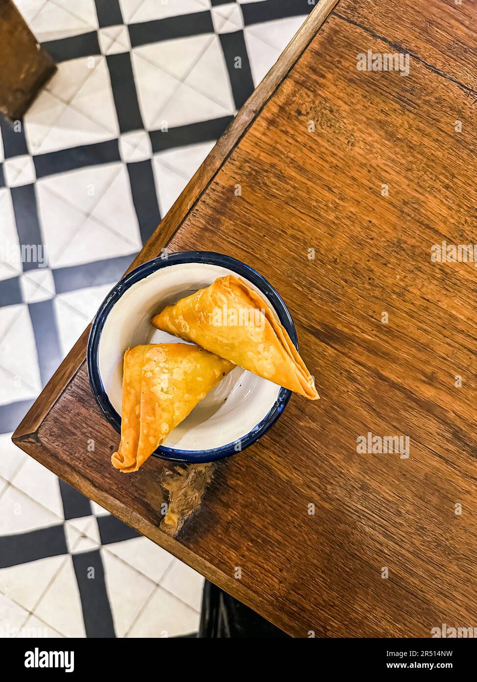 Samosas table top view hi-res stock photography and images - Alamy