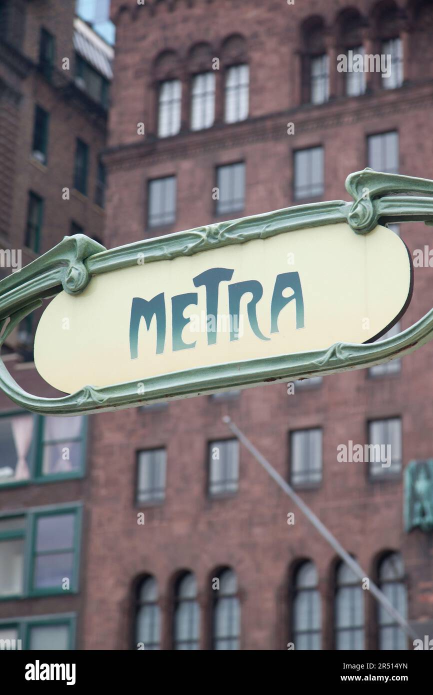 Chicago metro sign hi-res stock photography and images - Alamy