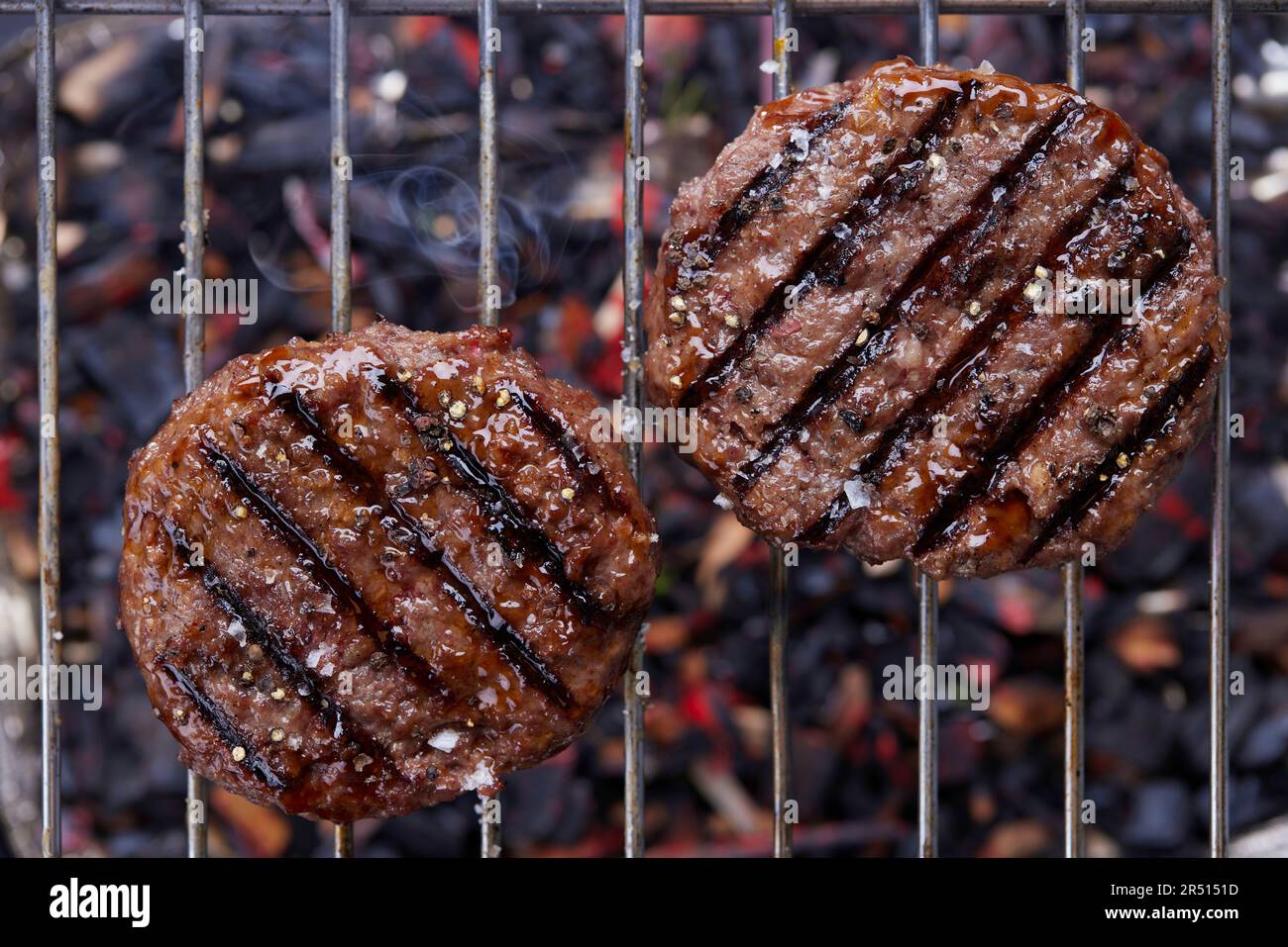 Grilled burger patties on grill rack Stock Photo - Alamy