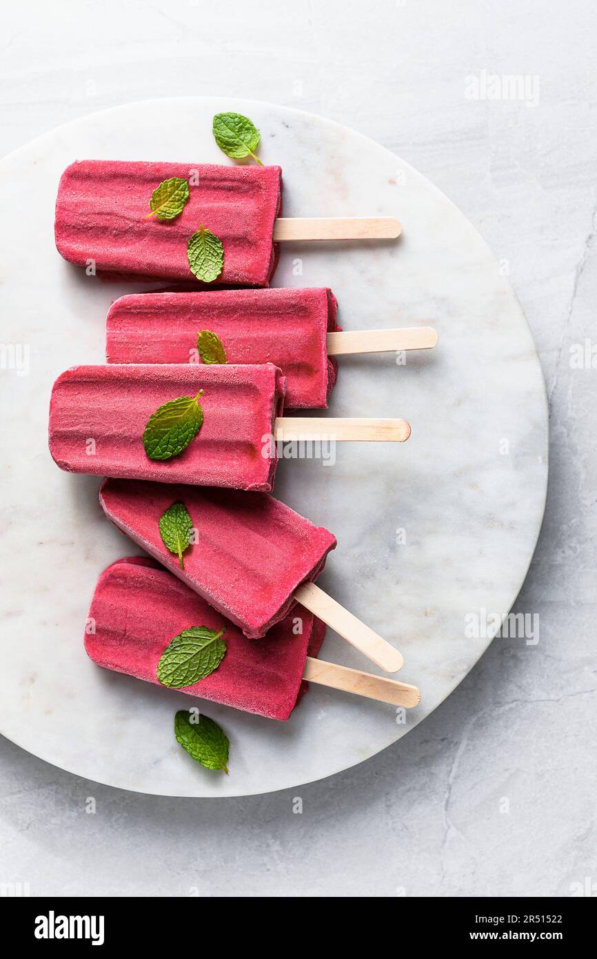 Peach ice creams hi-res stock photography and images - Alamy